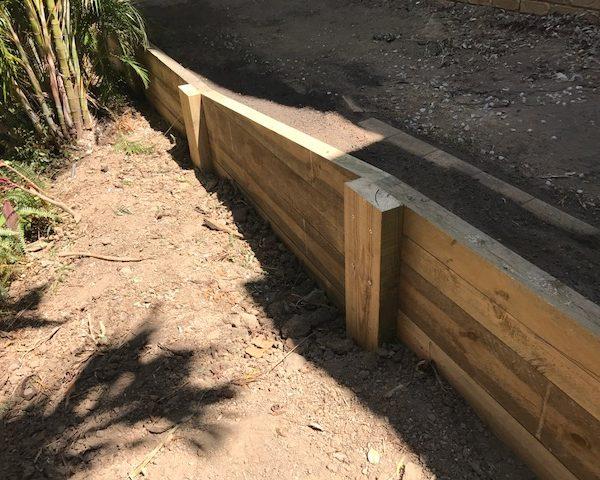 Retaining Walls | Sleepers, Link Blocks | Landscapers North Brisbane